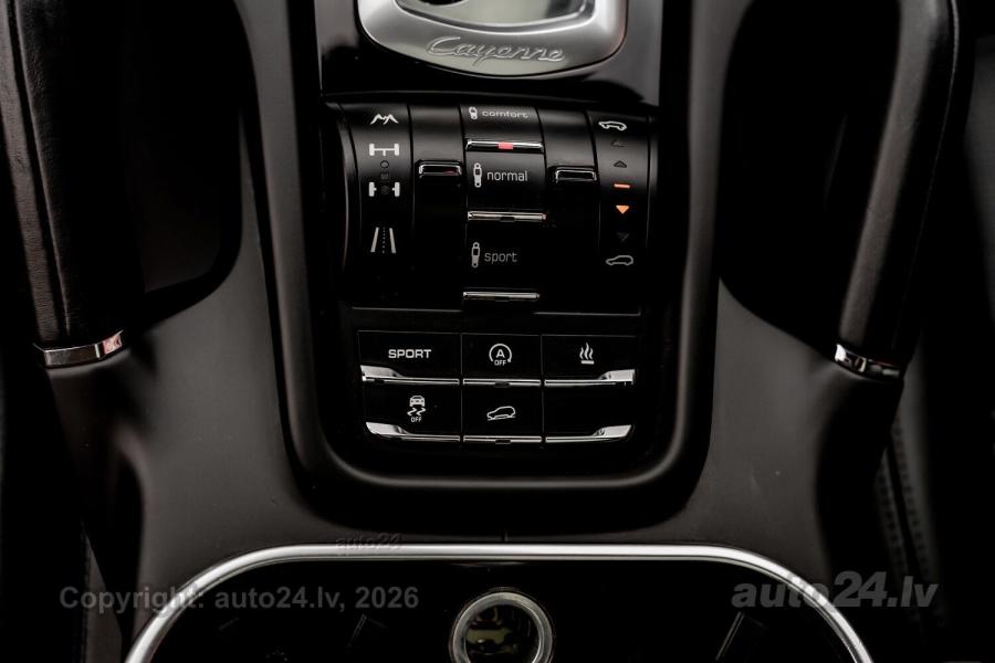 Black Porsche Cayenne 2013 in Parnu, with an engine capacity of 4.10 L and mileage of 162 thousand km for 22900 €, photo 25 on AUTOMOTO.COM.LV
