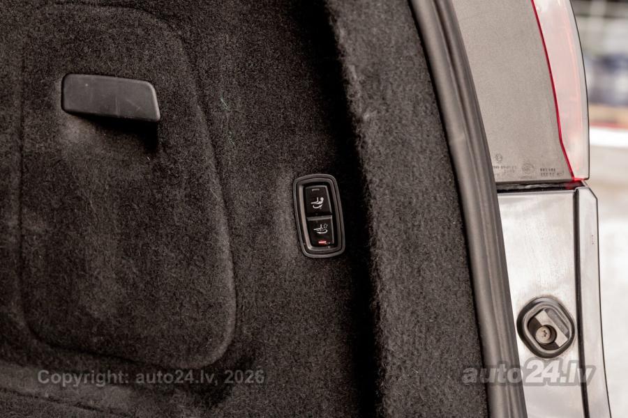 Black Porsche Cayenne 2013 in Parnu, with an engine capacity of 4.10 L and mileage of 162 thousand km for 22900 €, photo 28 on AUTOMOTO.COM.LV