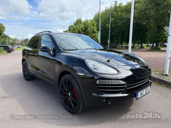 Melns Porsche Cayenne 2013 Tallina, ar dzinēja tilpumu 3.00 L un nobraukumu 283 tūkst. km par 20800 €, foto 2 vietnē AUTOMOTO.COM.LV