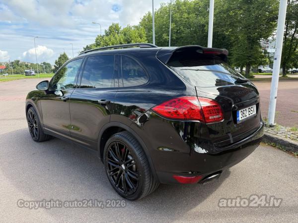 Melns Porsche Cayenne 2013 Tallina, ar dzinēja tilpumu 3.00 L un nobraukumu 283 tūkst. km par 20800 €, foto 3 vietnē AUTOMOTO.COM.LV