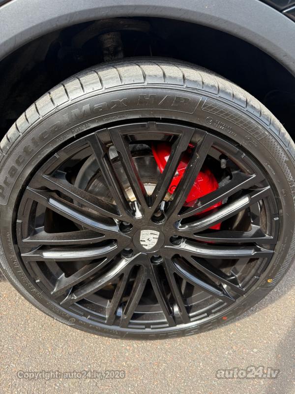 Melns Porsche Cayenne 2013 Tallina, ar dzinēja tilpumu 3.00 L un nobraukumu 283 tūkst. km par 20800 €, foto 8 vietnē AUTOMOTO.COM.LV