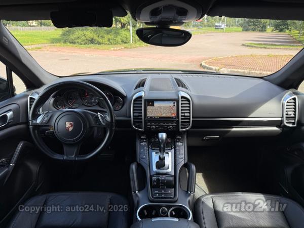 Melns Porsche Cayenne 2013 Tallina, ar dzinēja tilpumu 3.00 L un nobraukumu 283 tūkst. km par 20800 €, foto 9 vietnē AUTOMOTO.COM.LV