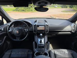 Melns Porsche Cayenne 2013 Tallina, ar dzinēja tilpumu 3.00 L un nobraukumu 283 tūkst. km par 20800 €, foto 10 vietnē AUTOMOTO.COM.LV