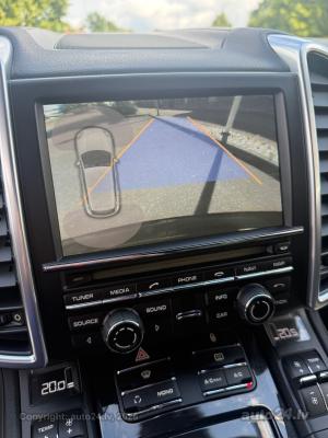 Melns Porsche Cayenne 2013 Tallina, ar dzinēja tilpumu 3.00 L un nobraukumu 283 tūkst. km par 20800 €, foto 12 vietnē AUTOMOTO.COM.LV