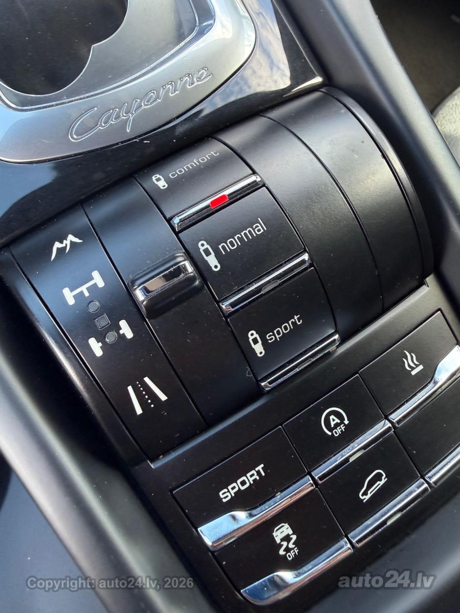 Melns Porsche Cayenne 2013 Tallina, ar dzinēja tilpumu 3.00 L un nobraukumu 283 tūkst. km par 20800 €, foto 13 vietnē AUTOMOTO.COM.LV