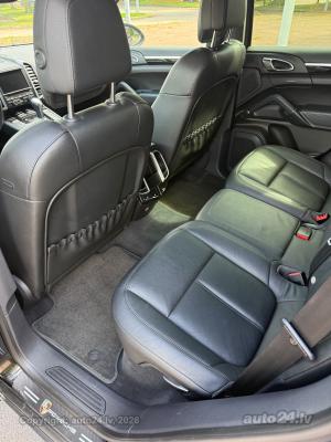 Melns Porsche Cayenne 2013 Tallina, ar dzinēja tilpumu 3.00 L un nobraukumu 283 tūkst. km par 20800 €, foto 15 vietnē AUTOMOTO.COM.LV