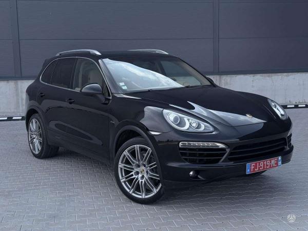 Melns Porsche Cayenne 2013 Šauļi, ar dzinēja tilpumu 2.97 L un nobraukumu 296 tūkst. km par 13800 €, foto 1 vietnē AUTOMOTO.COM.LV
