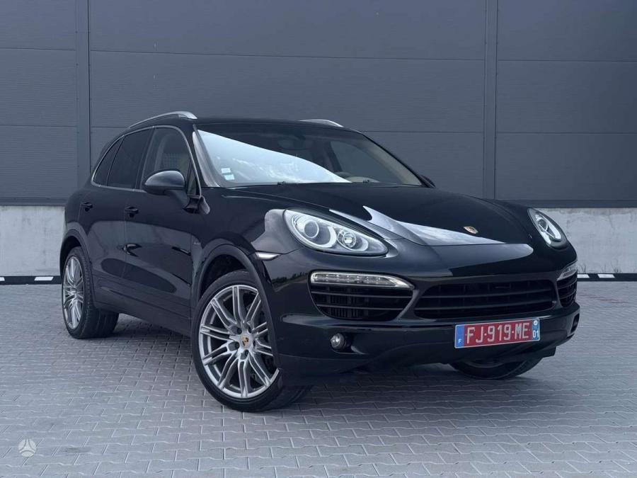 Black Porsche Cayenne 2013 in Siauliai, with an engine capacity of 2.97 L and mileage of 296 thousand km for 13800 €, photo 3 on AUTOMOTO.COM.LV