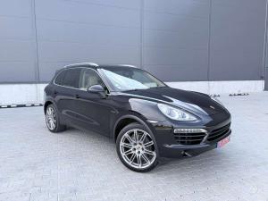 Black Porsche Cayenne 2013 in Siauliai, with an engine capacity of 2.97 L and mileage of 296 thousand km for 13800 €, photo 4 on AUTOMOTO.COM.LV