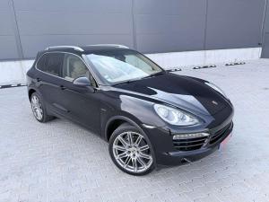 Black Porsche Cayenne 2013 in Siauliai, with an engine capacity of 2.97 L and mileage of 296 thousand km for 13800 €, photo 5 on AUTOMOTO.COM.LV