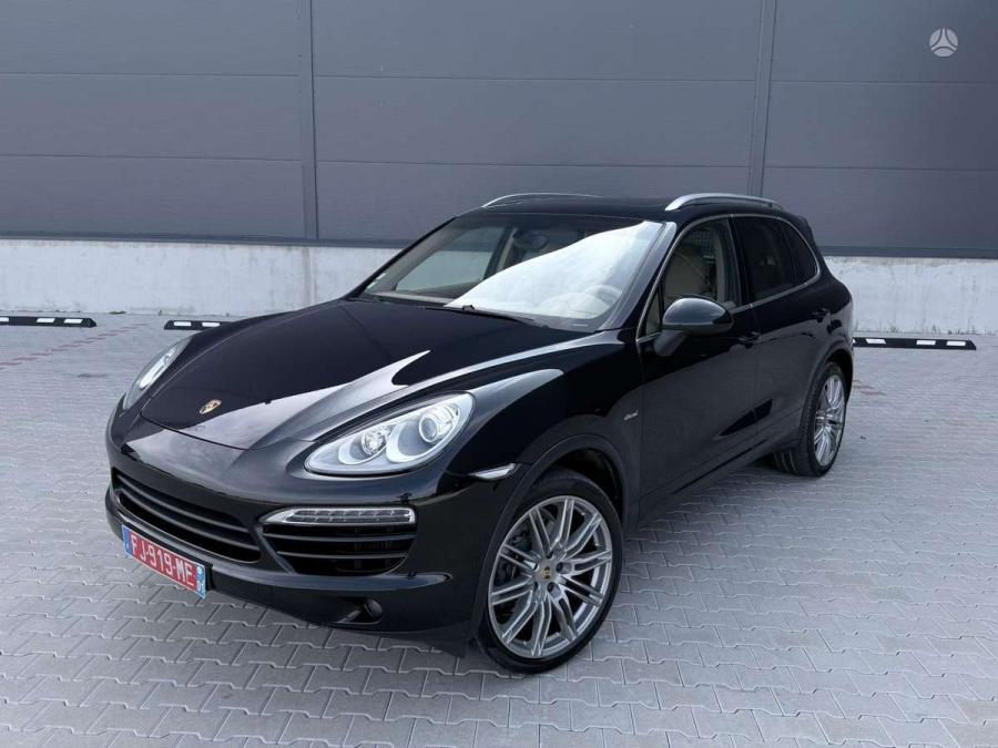 Black Porsche Cayenne 2013 in Siauliai, with an engine capacity of 2.97 L and mileage of 296 thousand km for 13800 €, photo 9 on AUTOMOTO.COM.LV