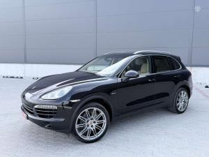 Black Porsche Cayenne 2013 in Siauliai, with an engine capacity of 2.97 L and mileage of 296 thousand km for 13800 €, photo 10 on AUTOMOTO.COM.LV
