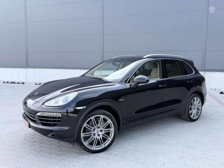 Black Porsche Cayenne 2013 in Siauliai, with an engine capacity of 2.97 L and mileage of 296 thousand km for 13800 €, photo 10 on AUTOMOTO.COM.LV
