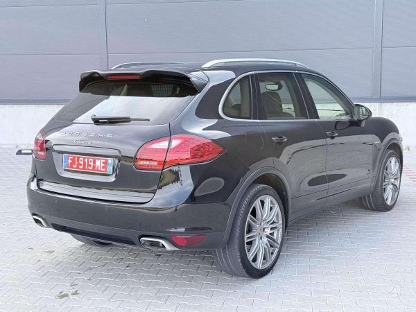 Melns Porsche Cayenne 2013 Šauļi, ar dzinēja tilpumu 2.97 L un nobraukumu 296 tūkst. km par 13800 €, foto 10 vietnē AUTOMOTO.COM.LV