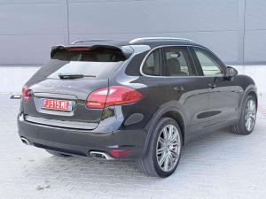 Black Porsche Cayenne 2013 in Siauliai, with an engine capacity of 2.97 L and mileage of 296 thousand km for 13800 €, photo 11 on AUTOMOTO.COM.LV