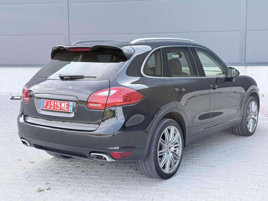 Black Porsche Cayenne 2013 in Siauliai, with an engine capacity of 2.97 L and mileage of 296 thousand km for 13800 €, photo 11 on AUTOMOTO.COM.LV