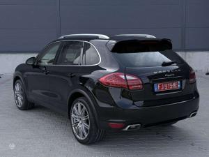 Black Porsche Cayenne 2013 in Siauliai, with an engine capacity of 2.97 L and mileage of 296 thousand km for 13800 €, photo 13 on AUTOMOTO.COM.LV