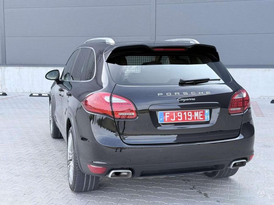Black Porsche Cayenne 2013 in Siauliai, with an engine capacity of 2.97 L and mileage of 296 thousand km for 13800 €, photo 14 on AUTOMOTO.COM.LV
