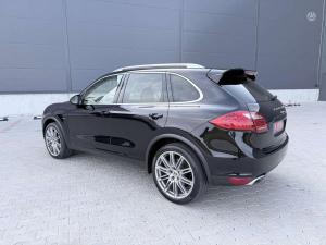 Black Porsche Cayenne 2013 in Siauliai, with an engine capacity of 2.97 L and mileage of 296 thousand km for 13800 €, photo 16 on AUTOMOTO.COM.LV