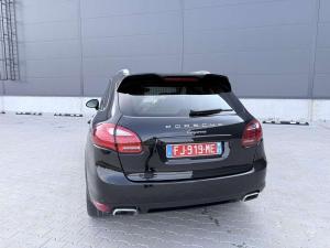 Black Porsche Cayenne 2013 in Siauliai, with an engine capacity of 2.97 L and mileage of 296 thousand km for 13800 €, photo 17 on AUTOMOTO.COM.LV