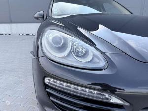 Black Porsche Cayenne 2013 in Siauliai, with an engine capacity of 2.97 L and mileage of 296 thousand km for 13800 €, photo 20 on AUTOMOTO.COM.LV
