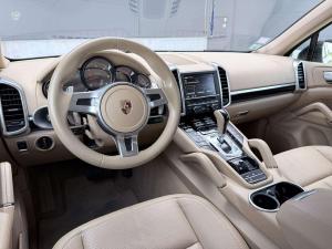 Black Porsche Cayenne 2013 in Siauliai, with an engine capacity of 2.97 L and mileage of 296 thousand km for 13800 €, photo 26 on AUTOMOTO.COM.LV