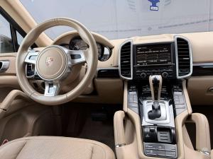 Black Porsche Cayenne 2013 in Siauliai, with an engine capacity of 2.97 L and mileage of 296 thousand km for 13800 €, photo 27 on AUTOMOTO.COM.LV