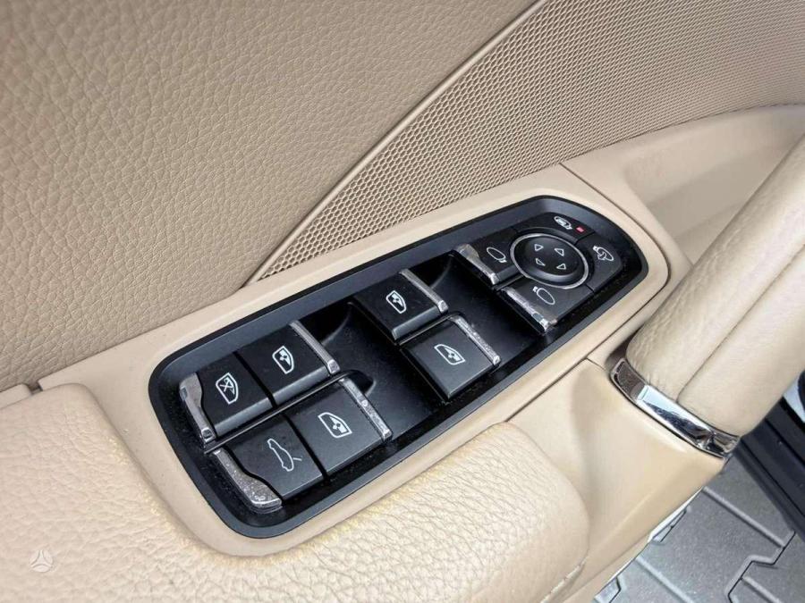 Black Porsche Cayenne 2013 in Siauliai, with an engine capacity of 2.97 L and mileage of 296 thousand km for 13800 €, photo 30 on AUTOMOTO.COM.LV