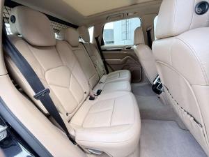 Black Porsche Cayenne 2013 in Siauliai, with an engine capacity of 2.97 L and mileage of 296 thousand km for 13800 €, photo 33 on AUTOMOTO.COM.LV