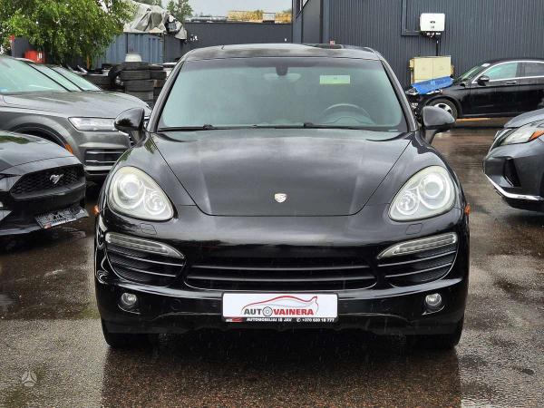 Melns Porsche Cayenne 2013 Viļņa, ar dzinēja tilpumu 3.60 L un nobraukumu 313 tūkst. km par 8499 €, foto 2 vietnē AUTOMOTO.COM.LV