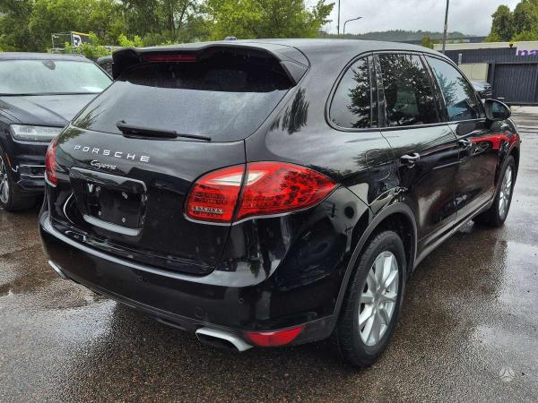 Melns Porsche Cayenne 2013 Viļņa, ar dzinēja tilpumu 3.60 L un nobraukumu 313 tūkst. km par 8499 €, foto 6 vietnē AUTOMOTO.COM.LV