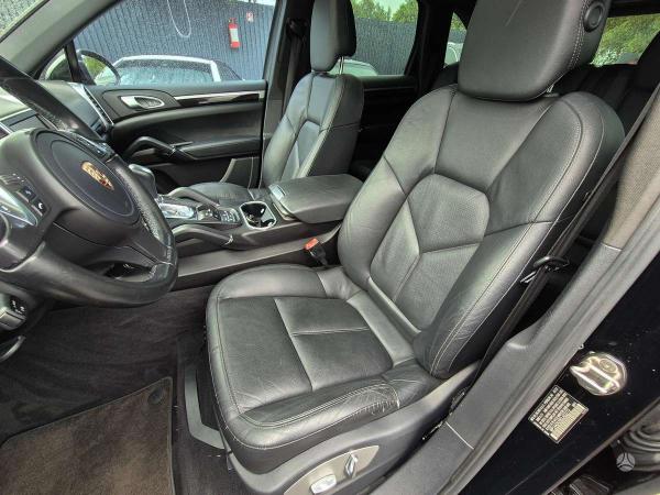 Melns Porsche Cayenne 2013 Viļņa, ar dzinēja tilpumu 3.60 L un nobraukumu 313 tūkst. km par 8499 €, foto 8 vietnē AUTOMOTO.COM.LV