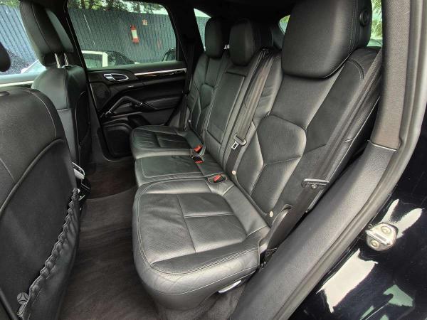 Melns Porsche Cayenne 2013 Viļņa, ar dzinēja tilpumu 3.60 L un nobraukumu 313 tūkst. km par 8499 €, foto 9 vietnē AUTOMOTO.COM.LV