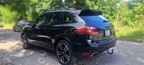 Melns Porsche Cayenne 2013 Viļņa, ar dzinēja tilpumu 3.60 L un nobraukumu 372 tūkst. km par 10900 €, foto 5 vietnē AUTOMOTO.COM.LV