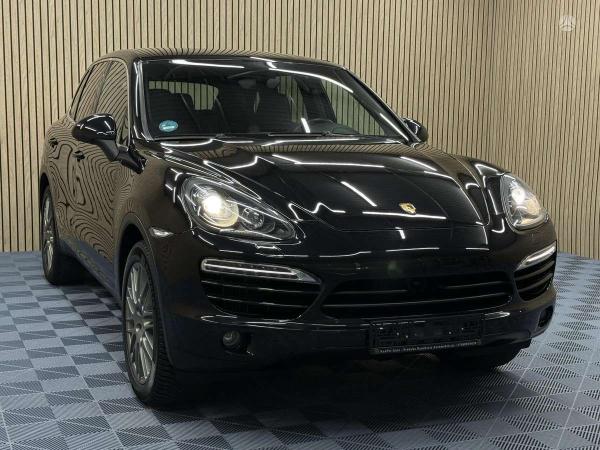 Black Porsche Cayenne 2013 in Marijampole, with an engine capacity of 2.97 L and mileage of 224 thousand km for 18350 €, photo 1 on AUTOMOTO.COM.LV