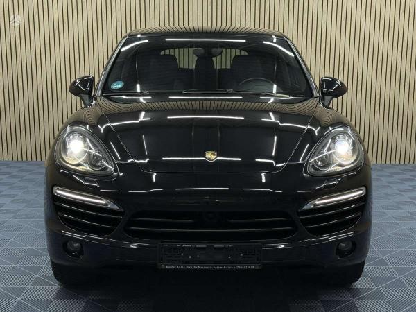 Black Porsche Cayenne 2013 in Marijampole, with an engine capacity of 2.97 L and mileage of 224 thousand km for 18350 €, photo 4 on AUTOMOTO.COM.LV