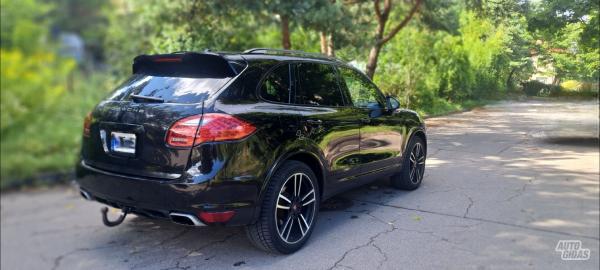 Black Porsche Cayenne 2013 in Vilnius, with an engine capacity of 3.60 L and mileage of 372 thousand km for 8800 €, photo 5 on AUTOMOTO.COM.LV