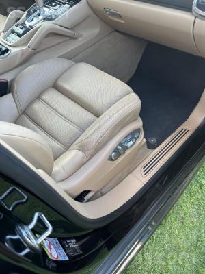 Black Porsche Cayenne 2013 in Riga, with an engine capacity of 3.00 L and mileage of 305 thousand km for 15550 €, photo 3 on AUTOMOTO.COM.LV