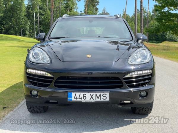 Black Porsche Cayenne 2013 in Parnu, with an engine capacity of 3.00 L and mileage of 299 thousand km for 19900 €, photo 1 on AUTOMOTO.COM.LV
