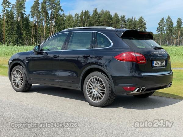 Black Porsche Cayenne 2013 in Parnu, with an engine capacity of 3.00 L and mileage of 299 thousand km for 19900 €, photo 4 on AUTOMOTO.COM.LV