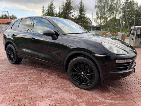 Melns Porsche Cayenne 2013 Viļņa, ar dzinēja tilpumu 2.97 L un nobraukumu 217 tūkst. km par 13500 €, foto 1 vietnē AUTOMOTO.COM.LV