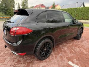 Black Porsche Cayenne 2013 in Vilnius, with an engine capacity of 2.97 L and mileage of 217 thousand km for 13500 €, photo 3 on AUTOMOTO.COM.LV