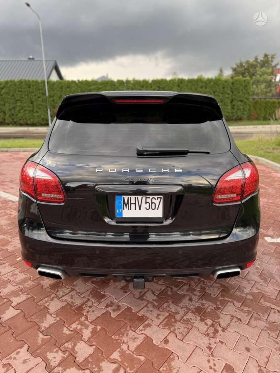 Black Porsche Cayenne 2013 in Vilnius, with an engine capacity of 2.97 L and mileage of 217 thousand km for 13500 €, photo 4 on AUTOMOTO.COM.LV