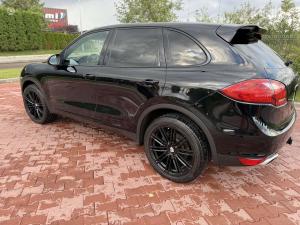 Black Porsche Cayenne 2013 in Vilnius, with an engine capacity of 2.97 L and mileage of 217 thousand km for 13500 €, photo 5 on AUTOMOTO.COM.LV
