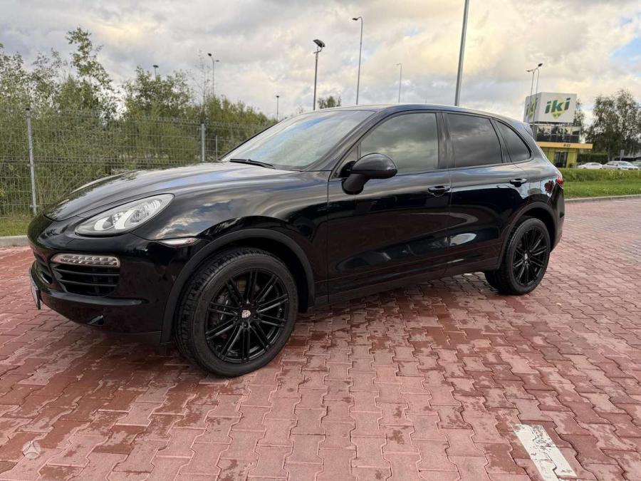 Black Porsche Cayenne 2013 in Vilnius, with an engine capacity of 2.97 L and mileage of 217 thousand km for 13500 €, photo 6 on AUTOMOTO.COM.LV
