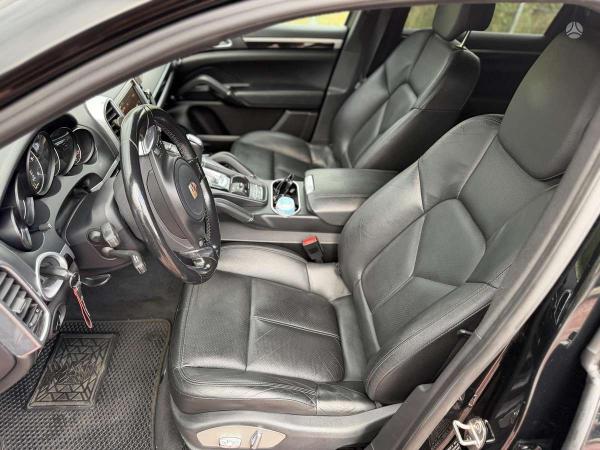 Melns Porsche Cayenne 2013 Viļņa, ar dzinēja tilpumu 2.97 L un nobraukumu 217 tūkst. km par 13500 €, foto 8 vietnē AUTOMOTO.COM.LV