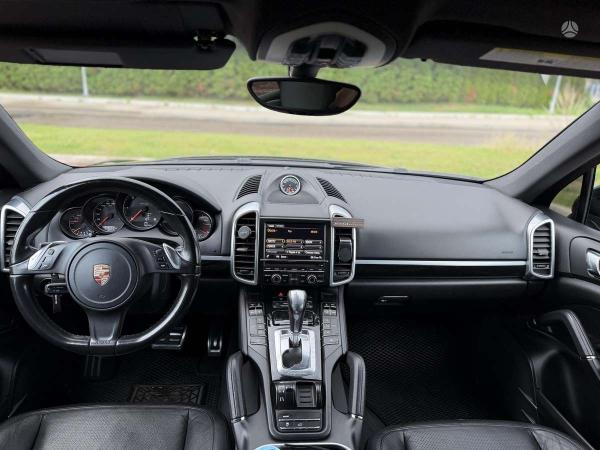 Melns Porsche Cayenne 2013 Viļņa, ar dzinēja tilpumu 2.97 L un nobraukumu 217 tūkst. km par 13500 €, foto 10 vietnē AUTOMOTO.COM.LV