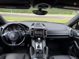 Black Porsche Cayenne 2013 in Vilnius, with an engine capacity of 2.97 L and mileage of 217 thousand km for 13500 €, photo 10 on AUTOMOTO.COM.LV