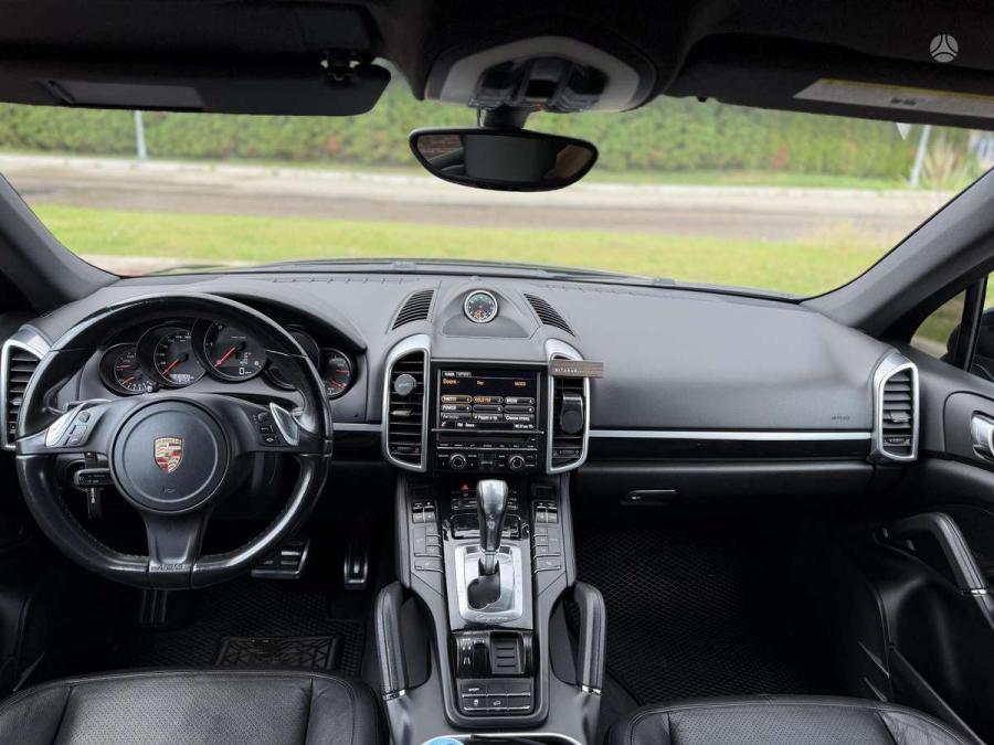 Black Porsche Cayenne 2013 in Vilnius, with an engine capacity of 2.97 L and mileage of 217 thousand km for 13500 €, photo 10 on AUTOMOTO.COM.LV