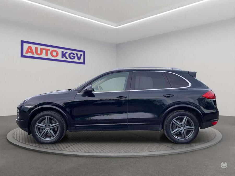 Black Porsche Cayenne 2013 in Vilnius, with an engine capacity of 3.00 L and mileage of 2 thousand km for 16999 €, photo 3 on AUTOMOTO.COM.LV